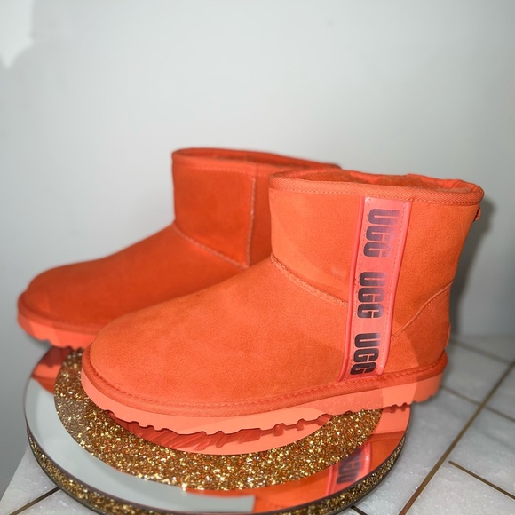 UGG | Shoes | Brand New Uggs Classic Mini Logo Size 8 Construction ...